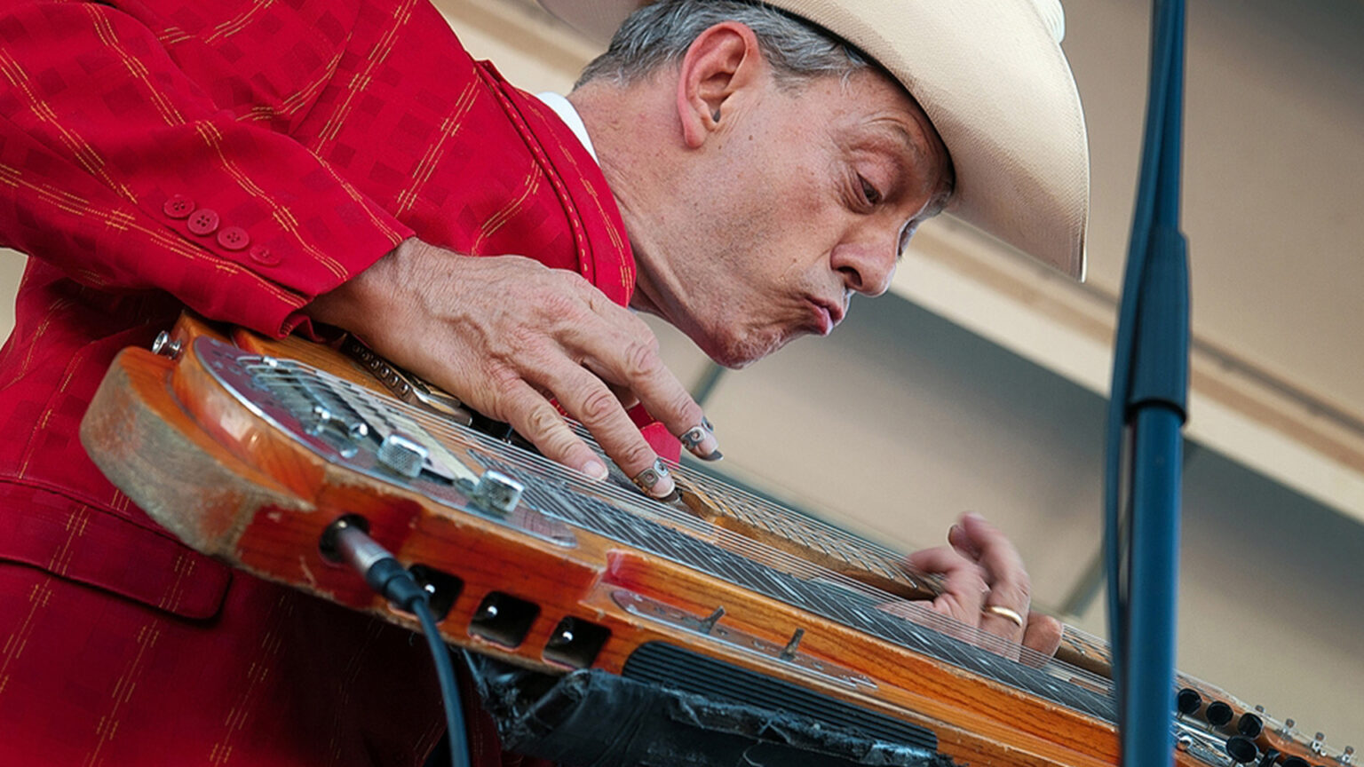 Live Country Music in Portsmouth from Junior Brown at The Music Hall